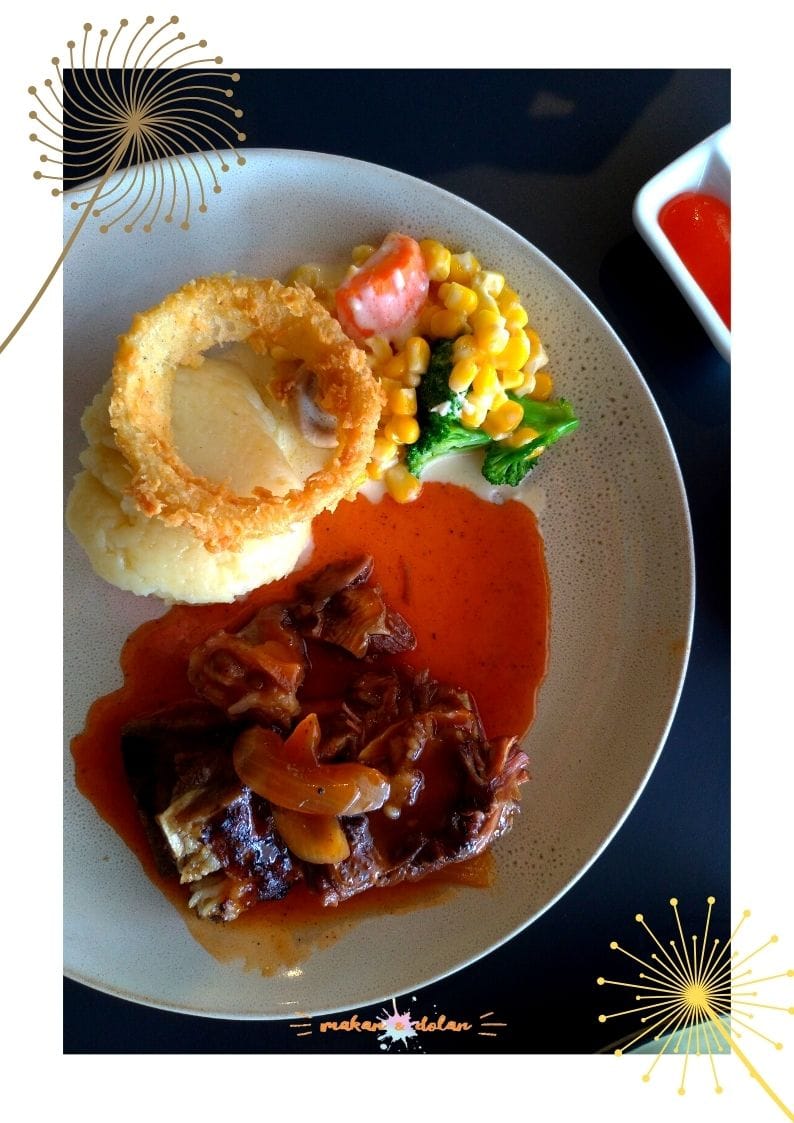 Review Posin Bakery and Cafe: Tempat Nongkrong Asik di Semarang - Ismesoft